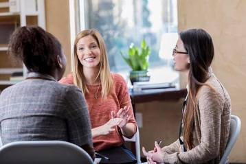 23 Jobs That Help People (Meaningful and Fulfilling Careers)