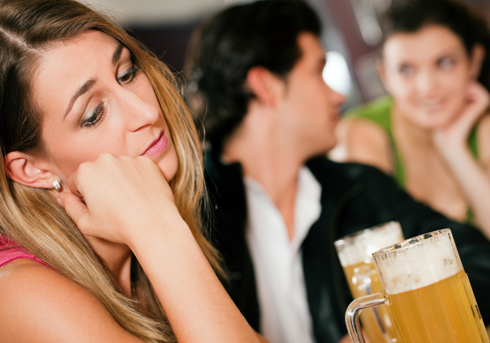 19 Brutal Signs He Is Pretending to Love You