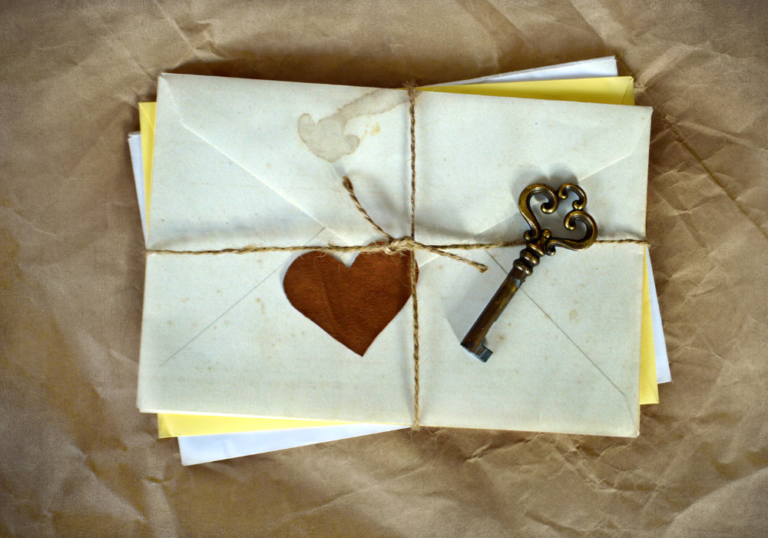 118 Love Letter Ideas (Examples and Samples and What To Write)